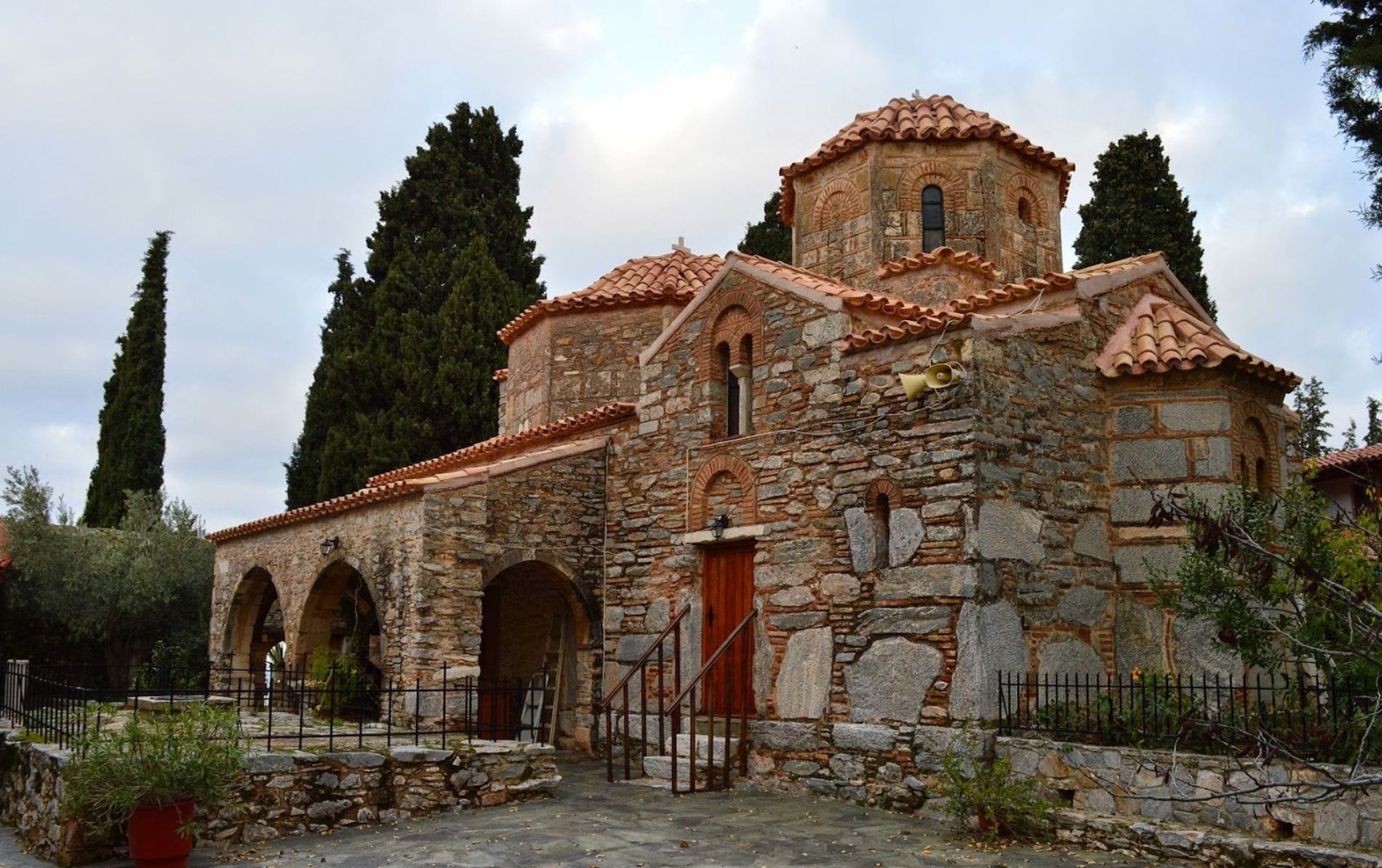 Αρτέμιδα: Προσκυνηματική εκδρομή στην Ιερά Μονή Τιμίου Προδρόμου των ...